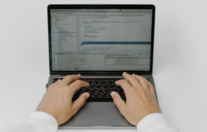 Co to jest JavaScript? Do czego służy ten język programowania?